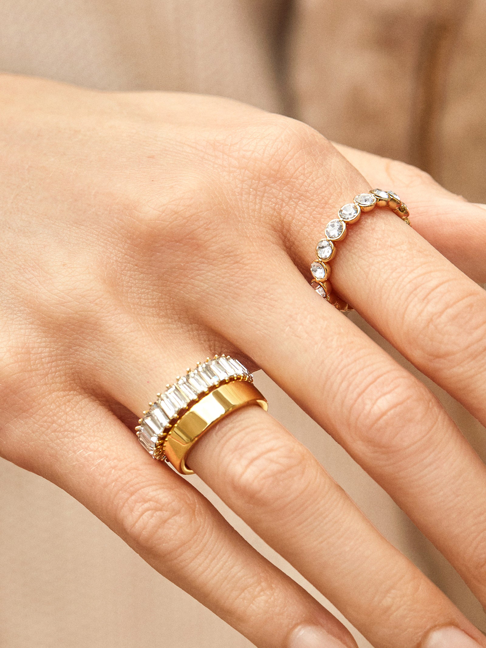 Mini Alidia Ring – Bezel ring – BaubleBar